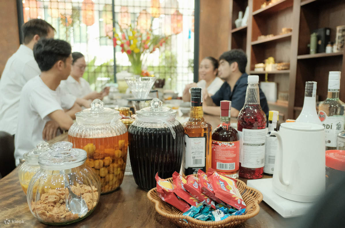 Hanoi Cocktail Class With Light Meal And Transfers Included - Klook
