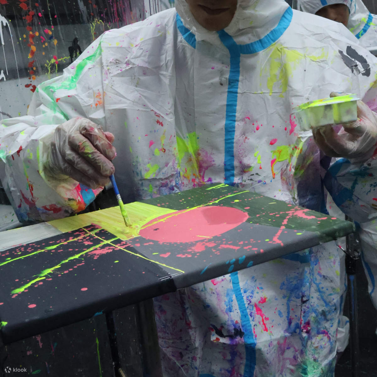 Taipei: Art Player Luminous Splatter Paint Experience - Klook