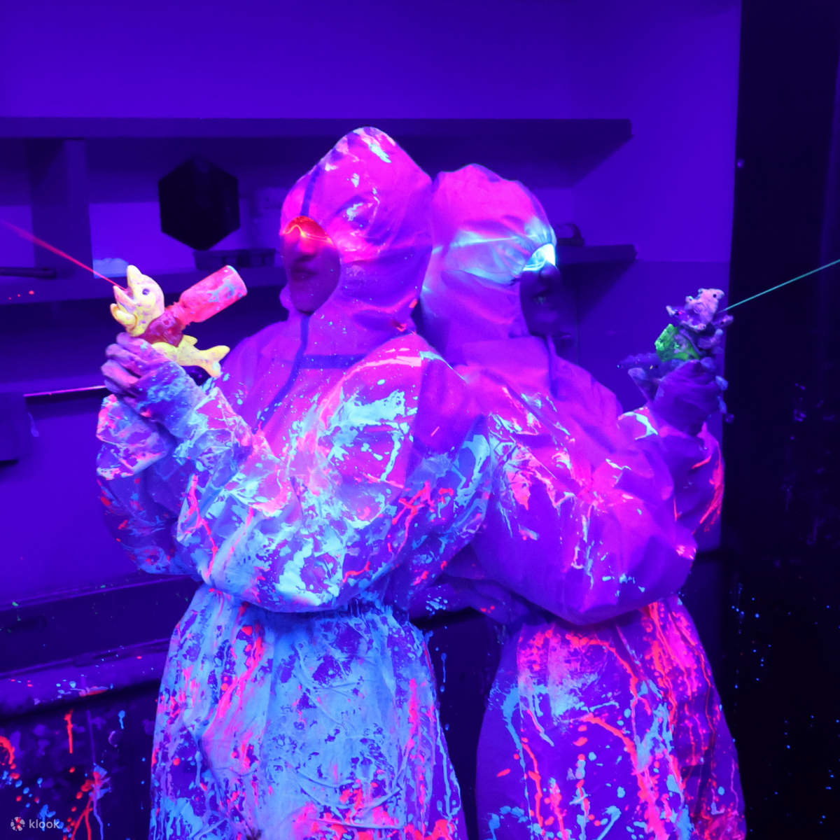 Taipei: Art Player Luminous Splatter Paint Experience - Klook