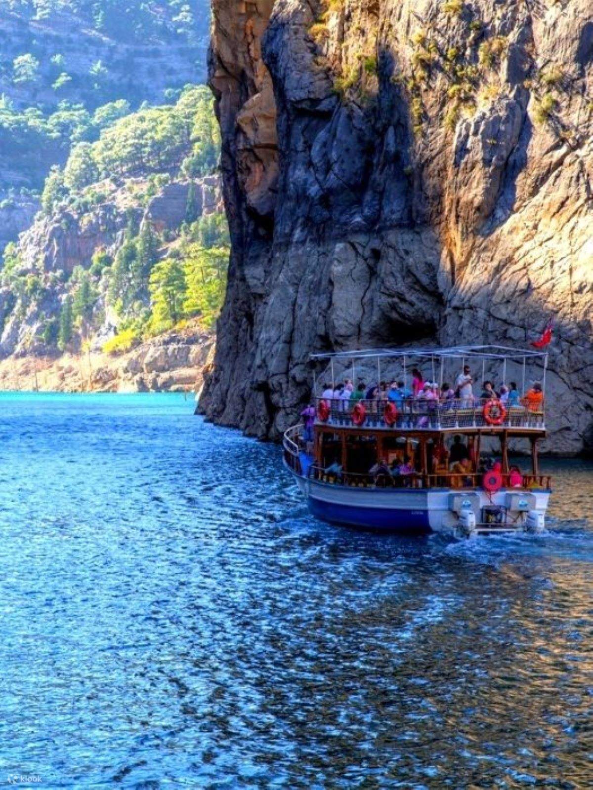 Tur Perahu Green Canyon Saat Matahari Terbenam dengan Makan Malam dan ...