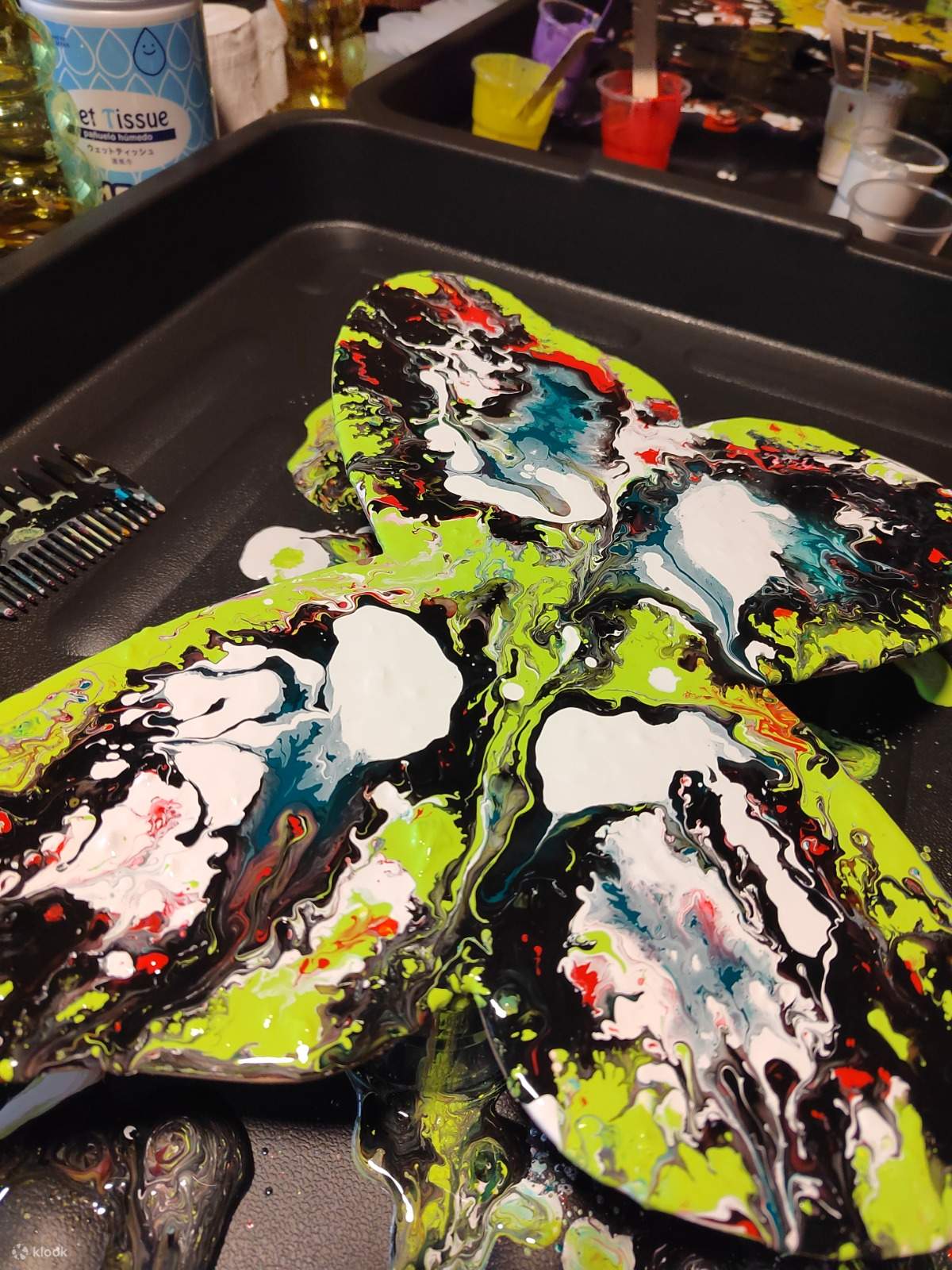 Art Pouring & Textured Fabric Art Workshop in Kuching - Klook Hong Kong