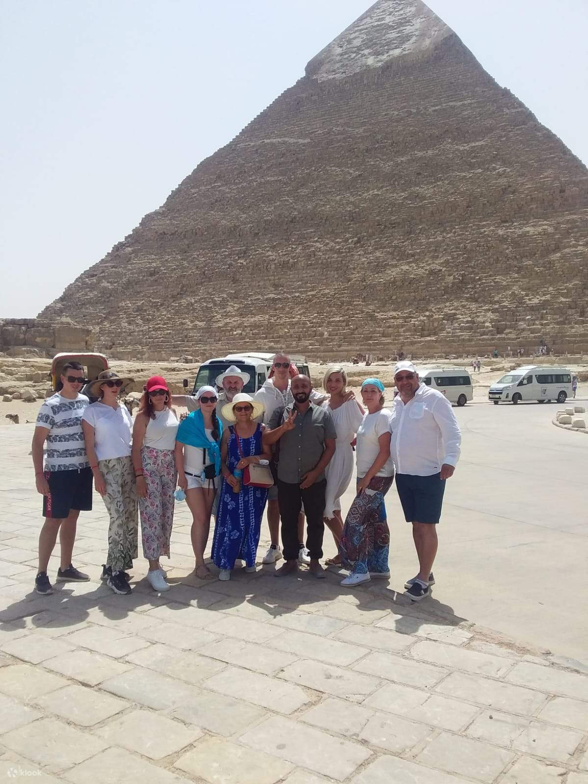Da Hurghada: Tour in piccolo gruppo alle Piramidi e al Museo in Van ...