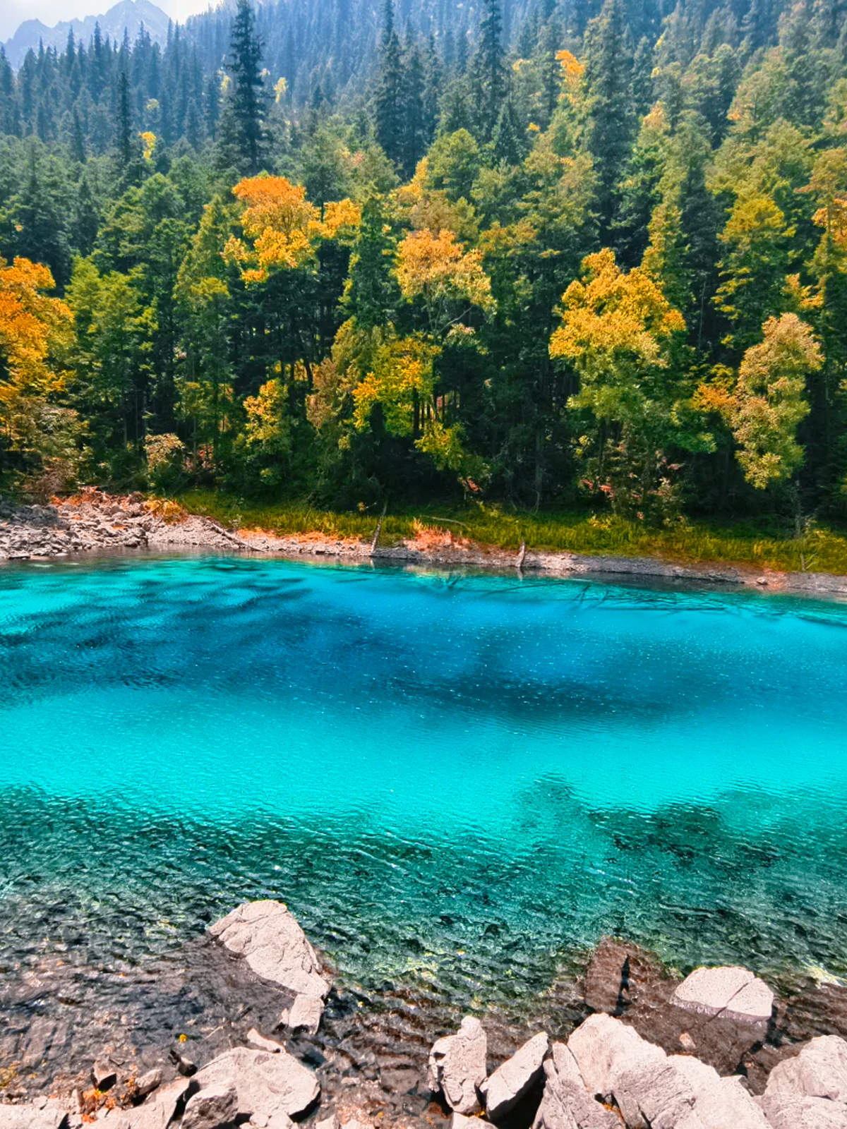 3-Day Sichuan Jiuzhaigou Huanglong High-Speed Rail Round Trip Group ...