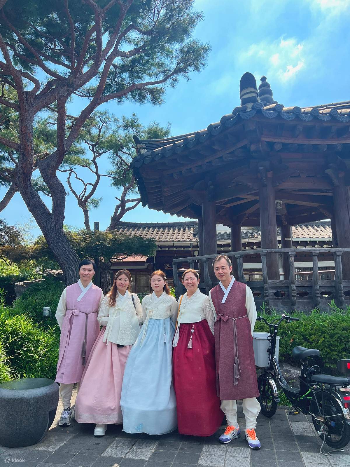 Jeonju Hanok Village & Seasonal Popular Attractions Day Tour - Klook