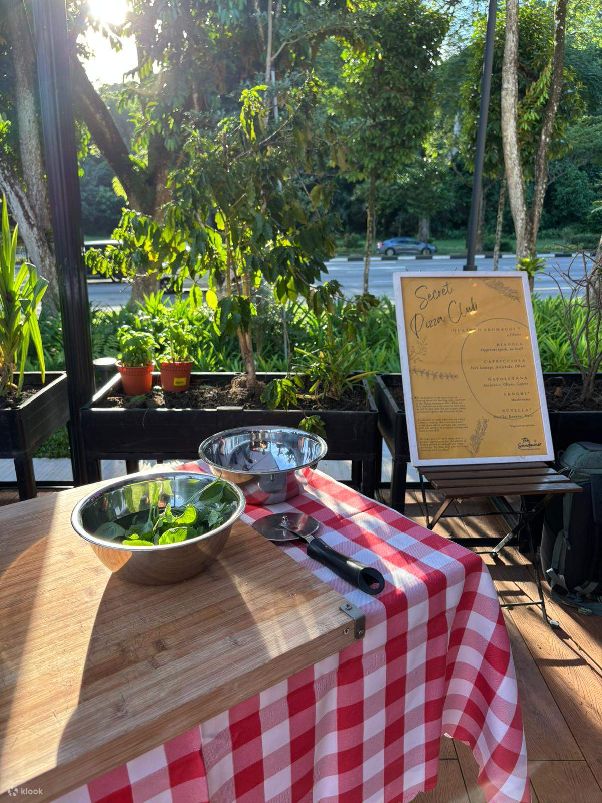 Pizza and Pasta Making Experience at The Sundowner - Klook Singapore