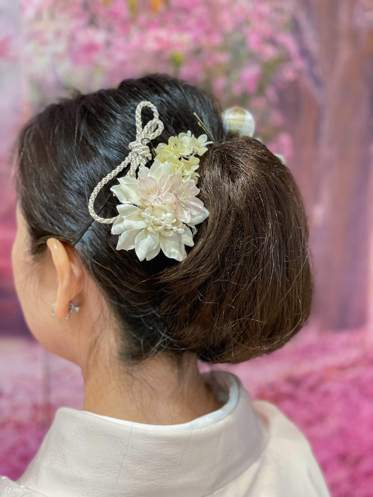 Japanese-style hair accessories and brooch making experience (Kyoto ...