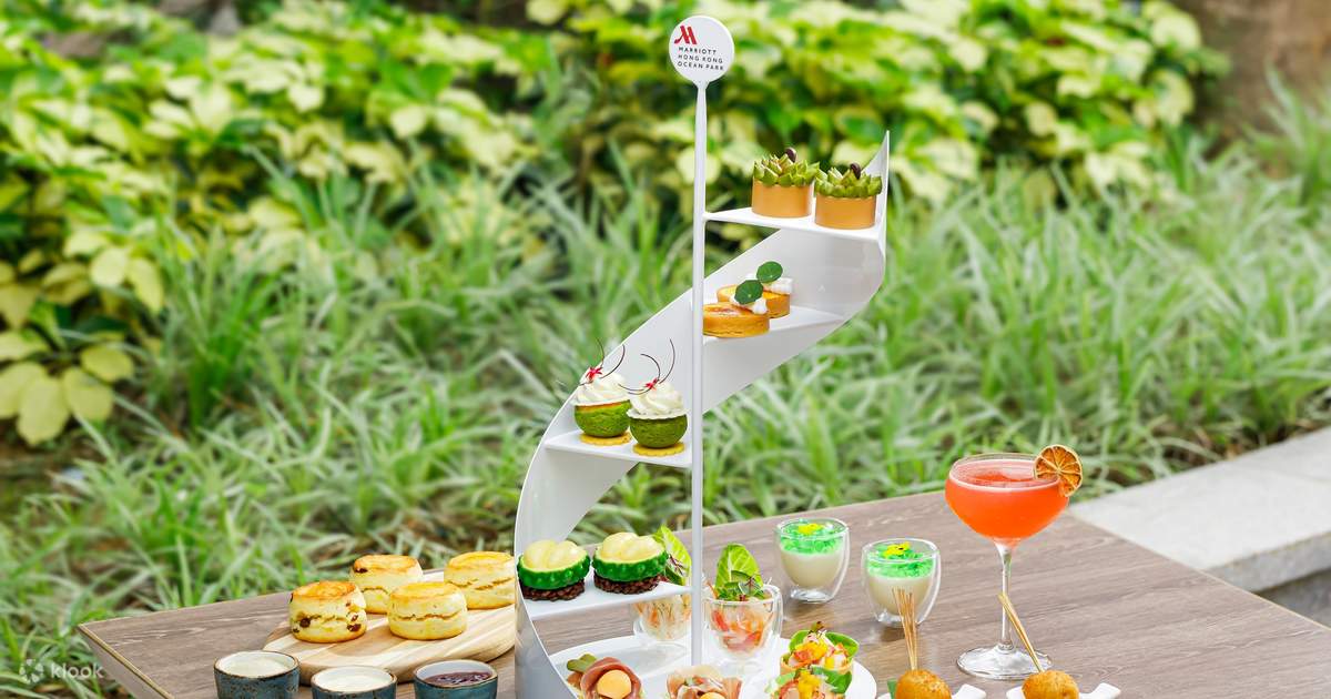 Weekend BBQ Lunch at Pier Lounge and Pier Bar in Hong Kong