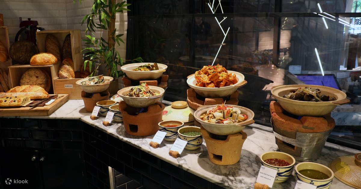 Buffet Tại Renaissance Riverside Sài Gòn (Viet Kitchen)
