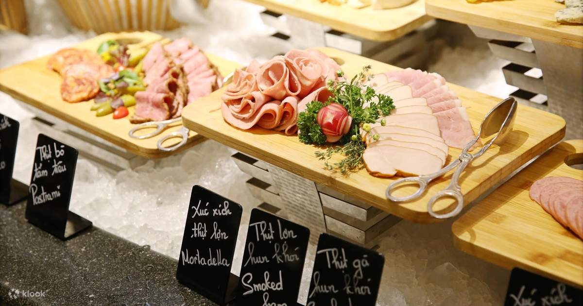 Buffet at Sheraton Hanoi Hotel (Oven D'or Restaurant)