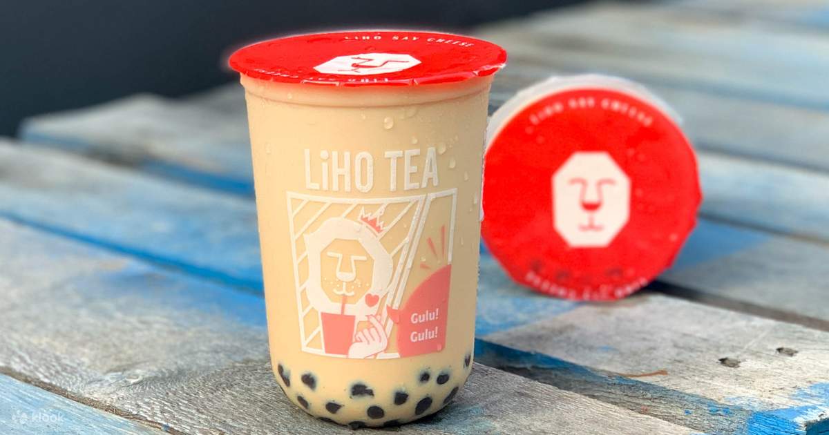 Milk Tea with Black Pearls at LiHO Tea in Singapore