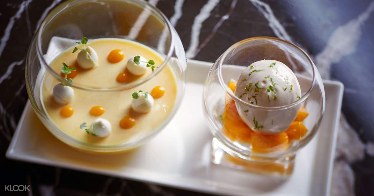 The Lobby at The Peninsula Hong Kong in Tsim Sha Tsui, Hong Kong ...