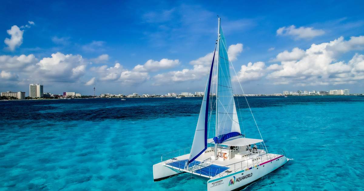 Isla Mujeres Catamaran Tour with Buffet & An Open Bar - Klook India