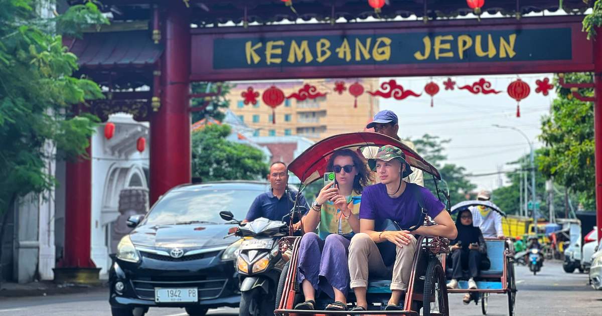 City Tour Surabaya, Candi Sanggar Agung, dan Private Trip Monumen Kapal ...