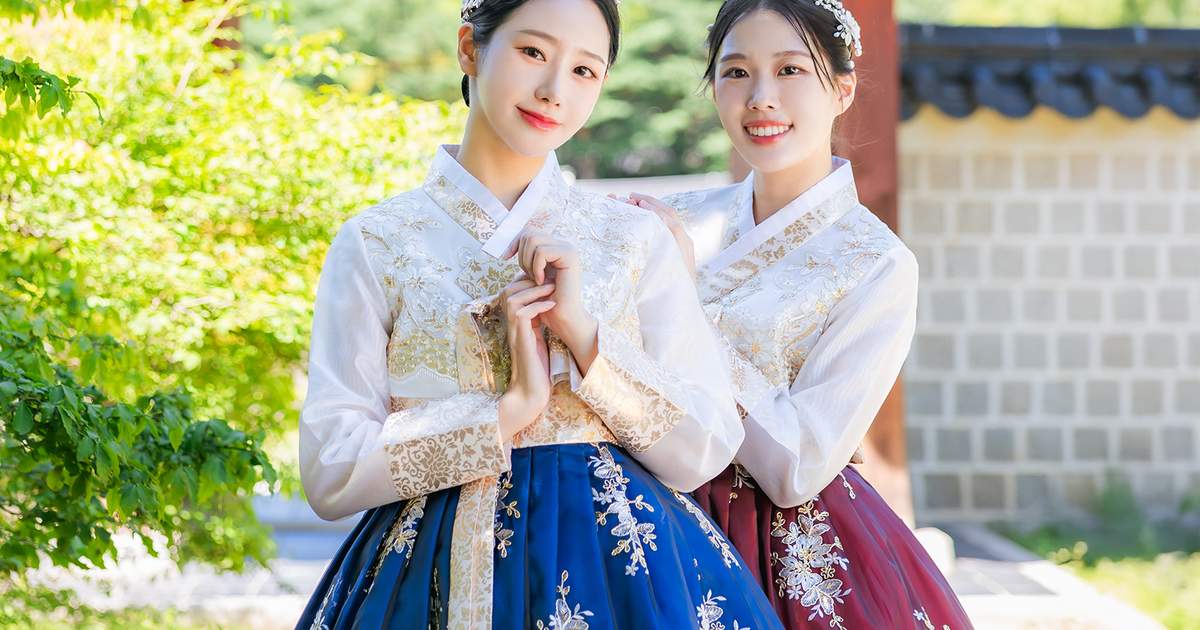 Gyeongbokgung Hanbok Experience with Free Hairstyling - Klook New Zealand