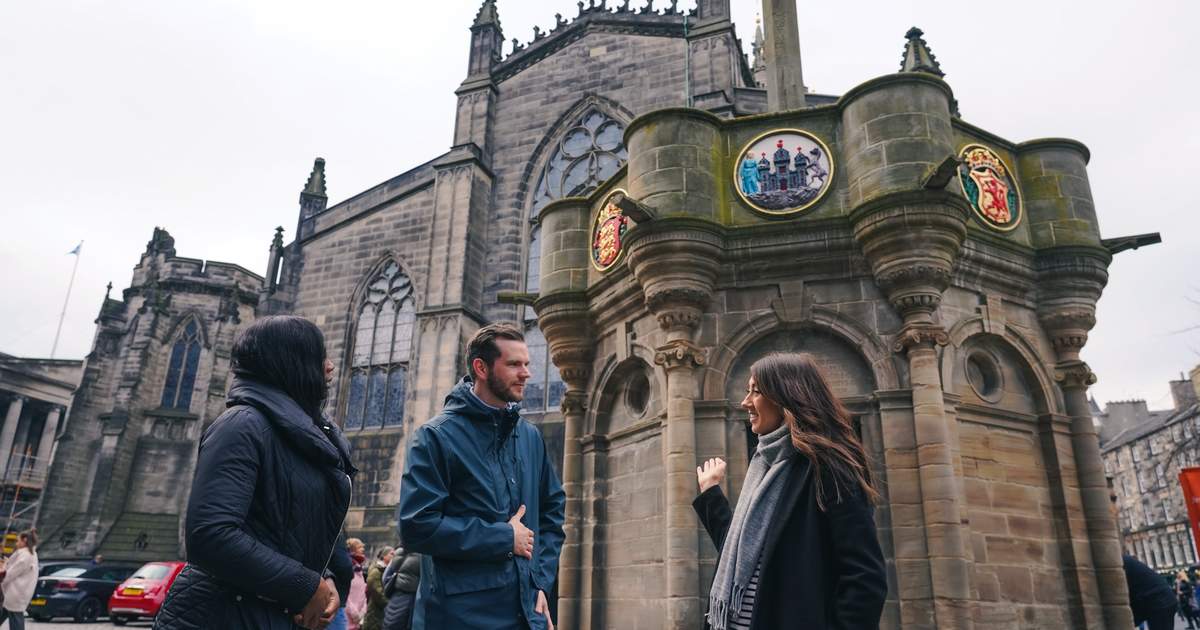 Edinburgh Castle to Arthur's Seat Private and Custom Walking Tour - Klook