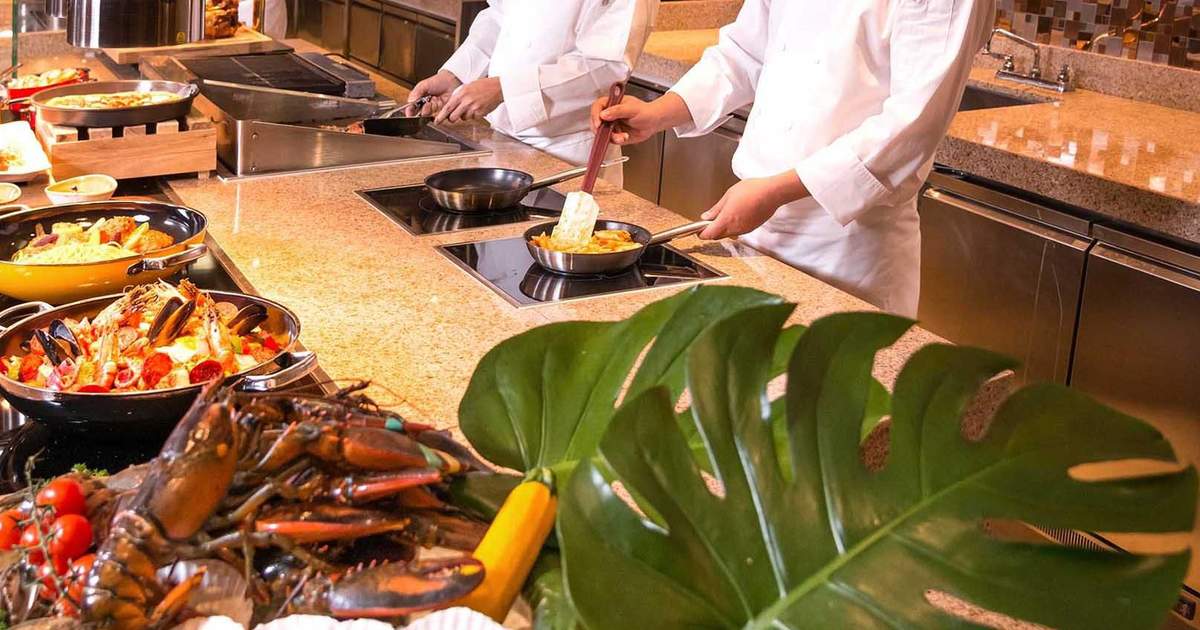 【Macau Buffet 2023】Cafe Azure Buffet Restaurant at Crowne Plaza Macau - Klook