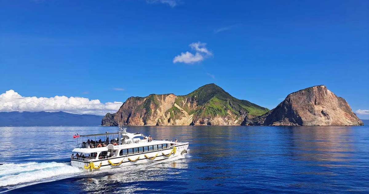 Guishan Island Landing, Whale Watching, Surrounding Guishan Island ...