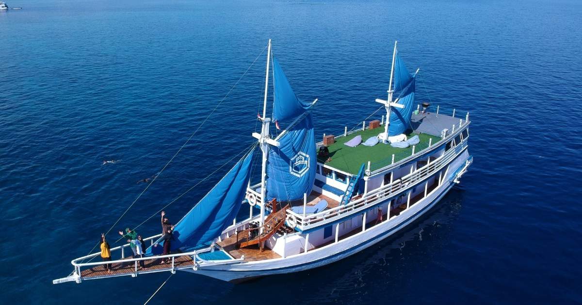 3D2N Deluxe Phinisi Sailing Komodo Tour from Labuan Bajo - Klook United ...