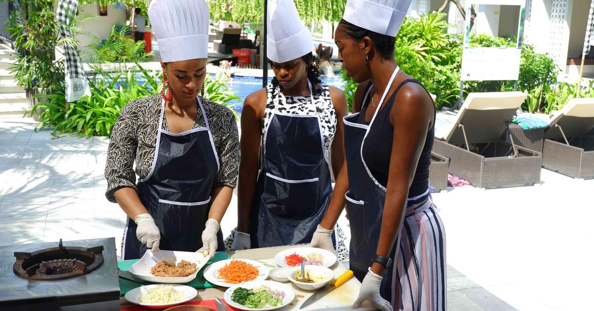 Cooking Class and Floating Breakfast at Grand Barong Resort Bali - Klook