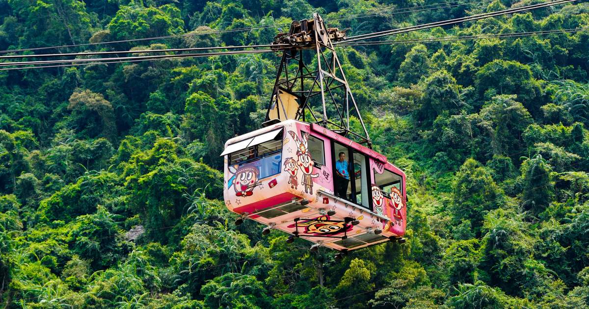 Wulai Yunxian Paradise & Wulai Trolley Lover's Bridge & Wulai Waterfall ...