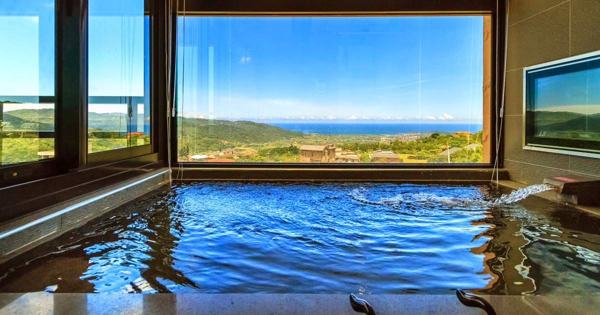 Taipei: Yangmingshan Jiaxin Leisure Club - Ocean View Hot Spring House ...