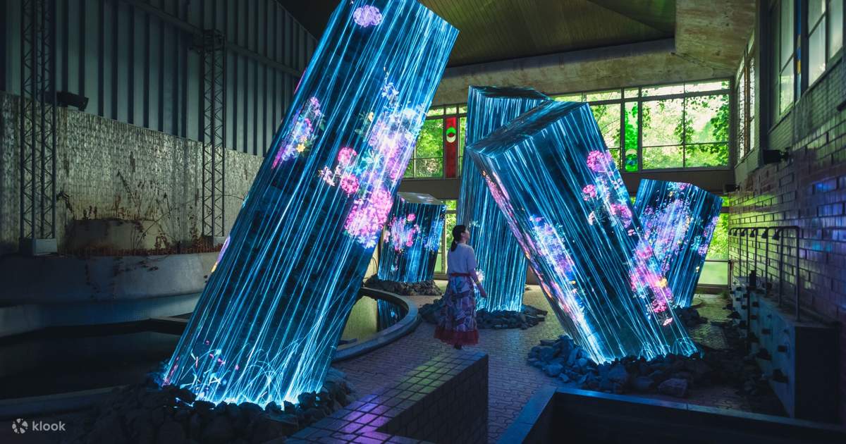 Bus tour experience the illumination event at Yutoku Inari Shrine ...