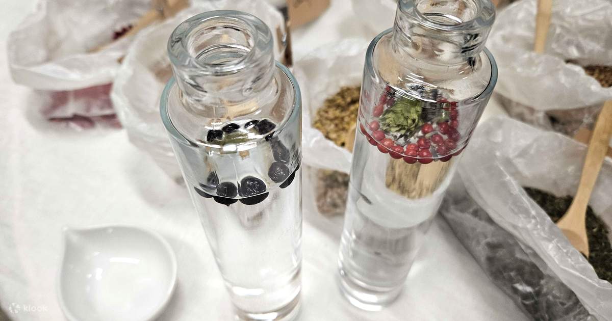 Create your own gin experience at Maoi Distillery - Klook Singapore
