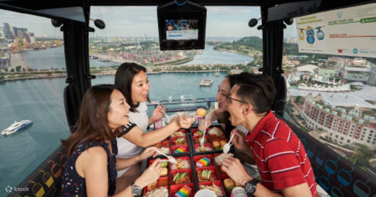 Singapore Sky Dining with RWS Festive Walk - Klook India