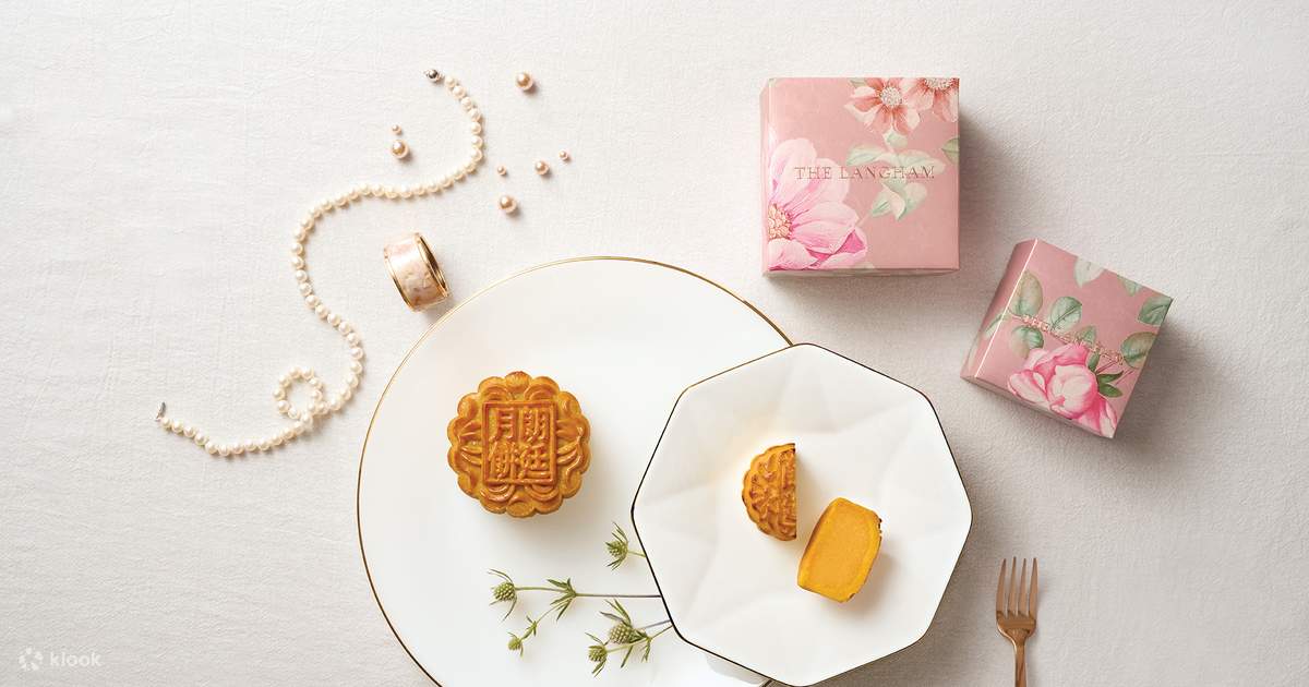 Tang Court Mooncake Sets at The Langham, Hong Kong - Klook United States