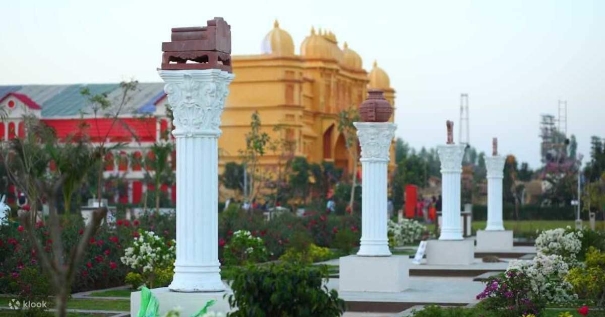 Book a private day tour to the Manilaxmi Tirth Temple in Ahmedabad - Klook