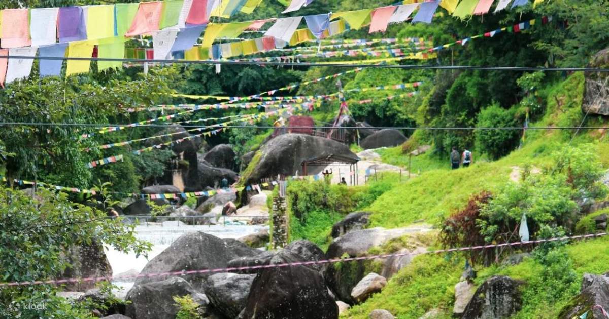 Trek Sirkuit Helambu Keluarga - Klook Indonesia