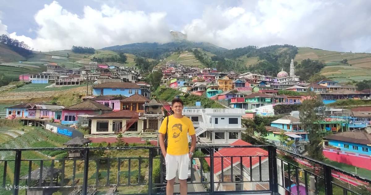 Excursión al templo de Borobudur y experiencia de trekking en Nepal Van ...