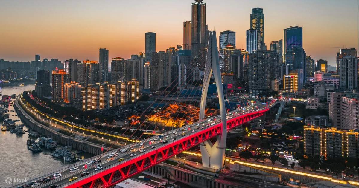 Chongqing City 4-day tour 2-8 people small group Jiefangbei ...