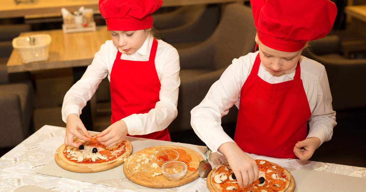 Pizza Hut Mini Pizza Chef · Parent-Child DIY Half-Day Experience ...