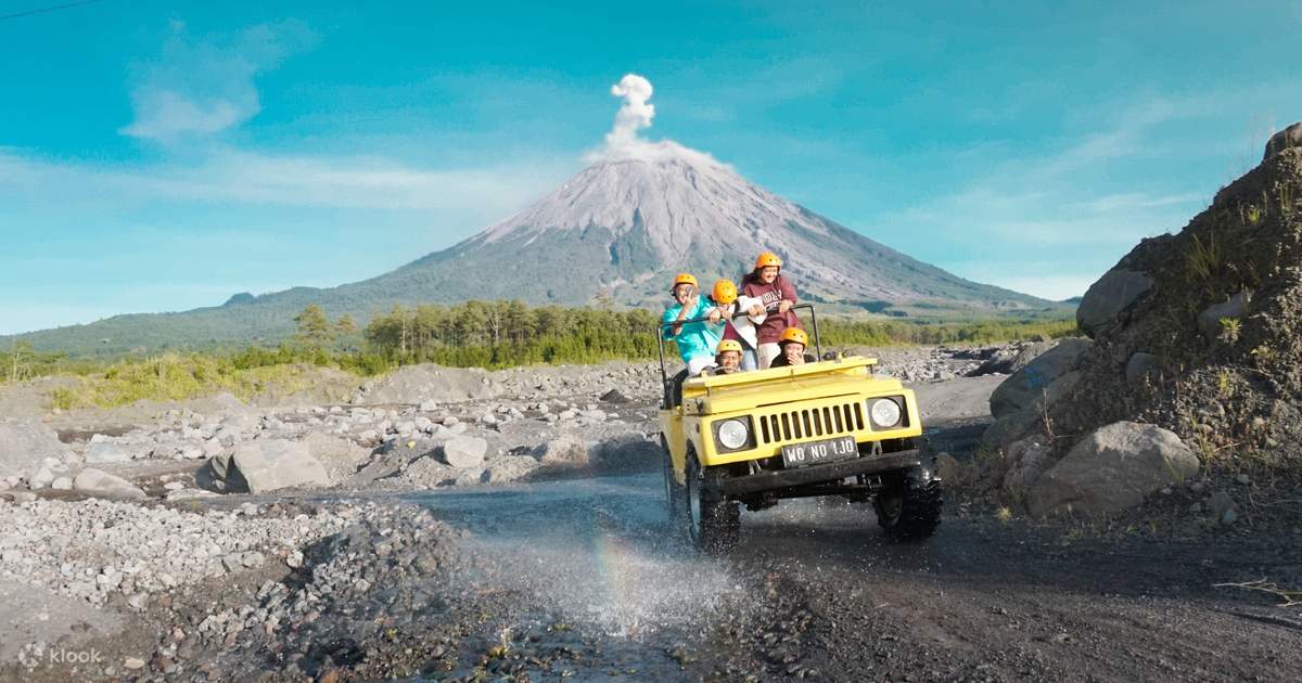 Sunrise Gunung Api Semeru oleh Jeep & Air Terjun Kapas Biru dari Malang ...