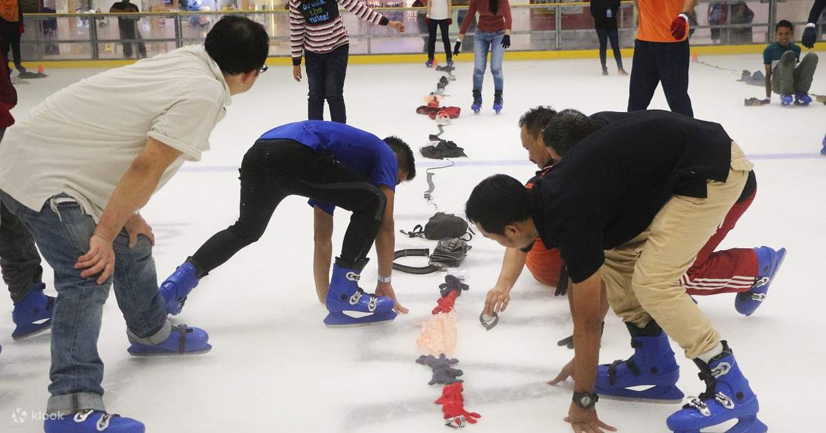 Ice Skating in Blue Ice Skating Rink in Johor - Klook Malaysia