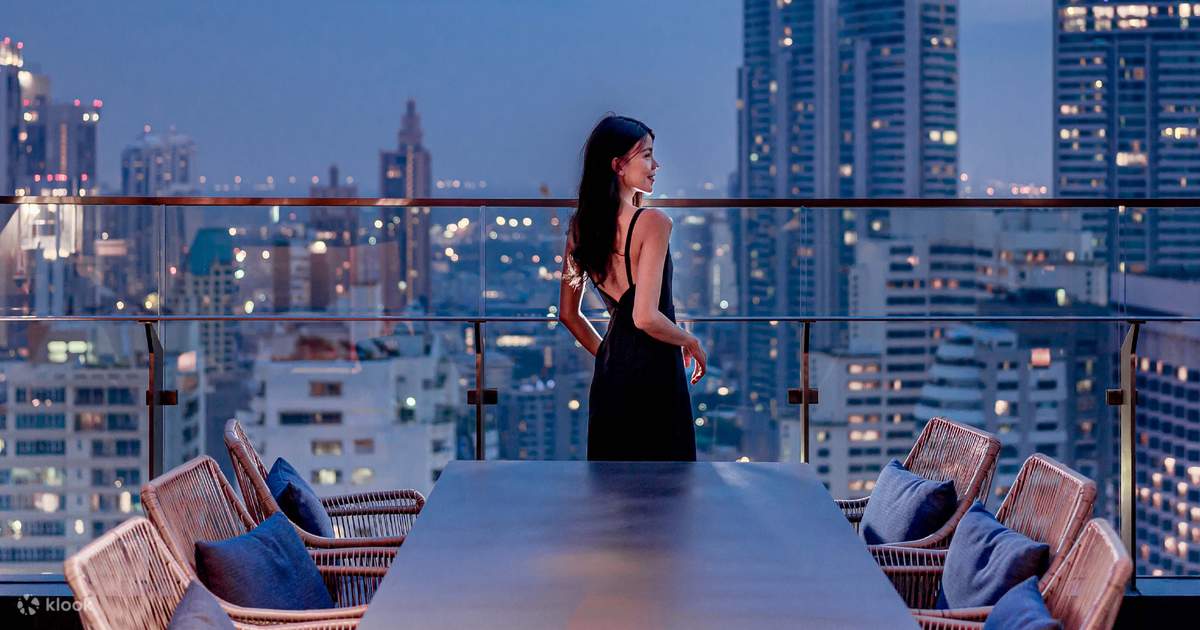 Bar Atas Bumbung Menara Penyejuk di Carlton Hotel Bangkok Sukhumvit ...