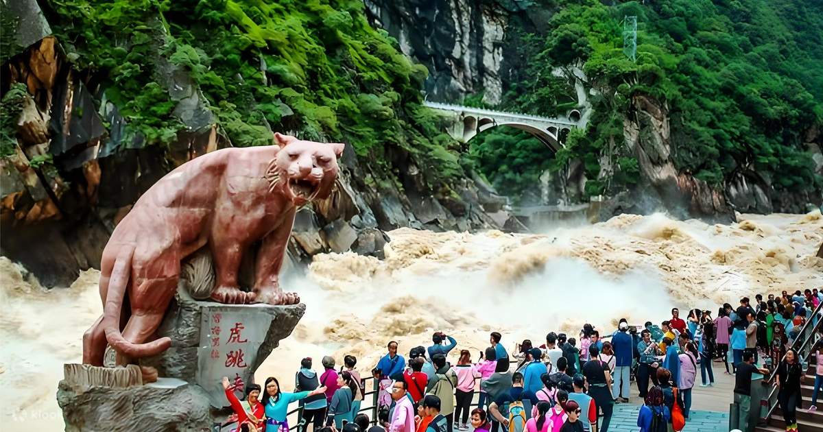 Lijiang to Shangri-La, Tiger Leaping Gorge, Napa Hai, Songzanlin ...