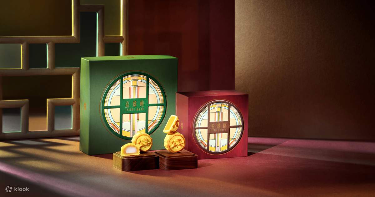 Spring Moon at The Peninsula Hong Kong |Spring Moon Mooncakes, Sesame ...