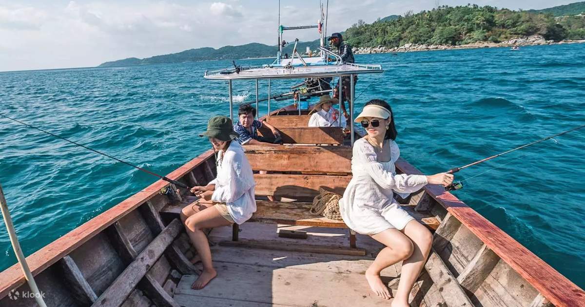 Memancing Dan Memancing Sotong Dengan Bot Longtail Persendirian Di ...