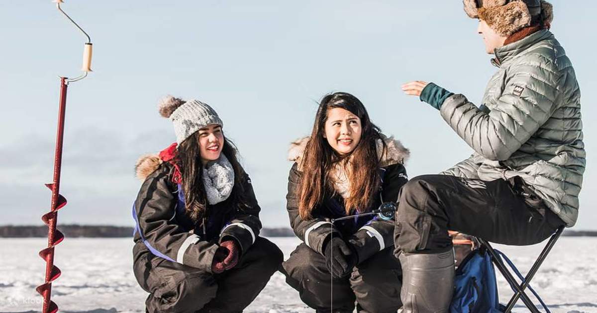 Randonnée en raquettes et pêche blanche en Laponie - Klook États-Unis