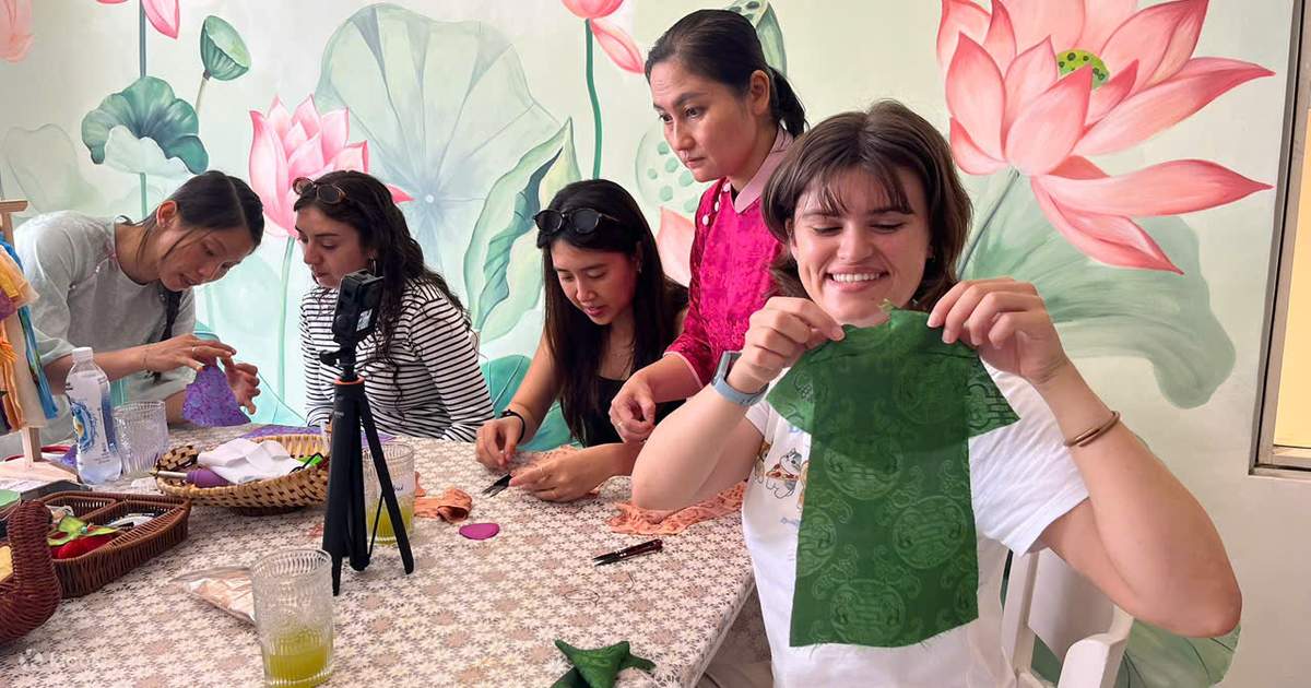 Mini Ao Dai Expérience artisanale à Hô Chi Minh-Ville - Klook États-Unis
