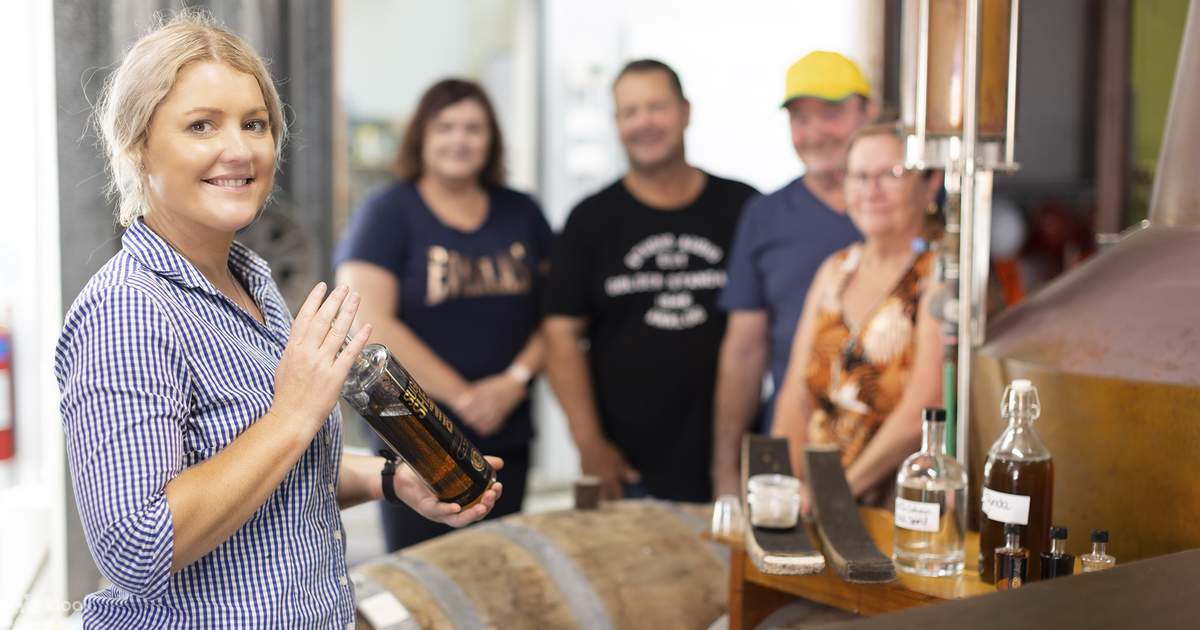 Tour de bebidas de 30 minutos por la destilería de ron - Klook Estados ...