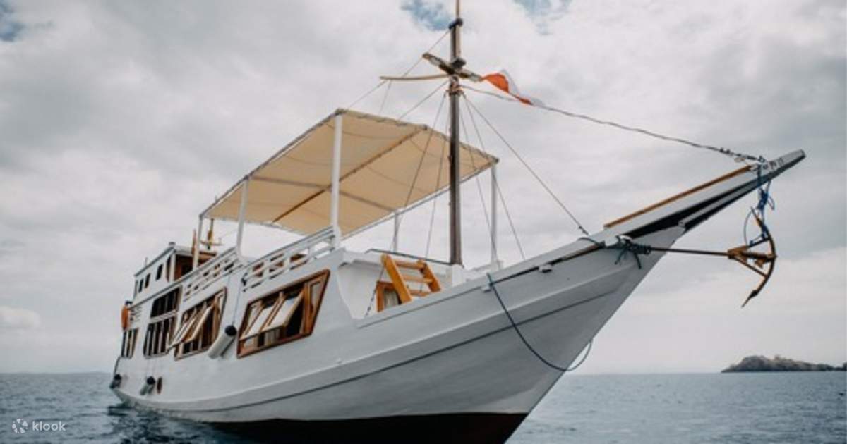Crucero Privado de un Día con Barco Semi Phinisi desde Labuan Bajo ...