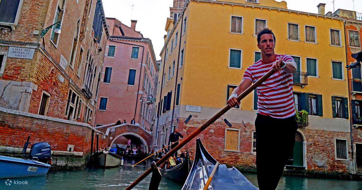 Grand Canal Gondola Ride with Commentary, Music, and Singers in Venice ...