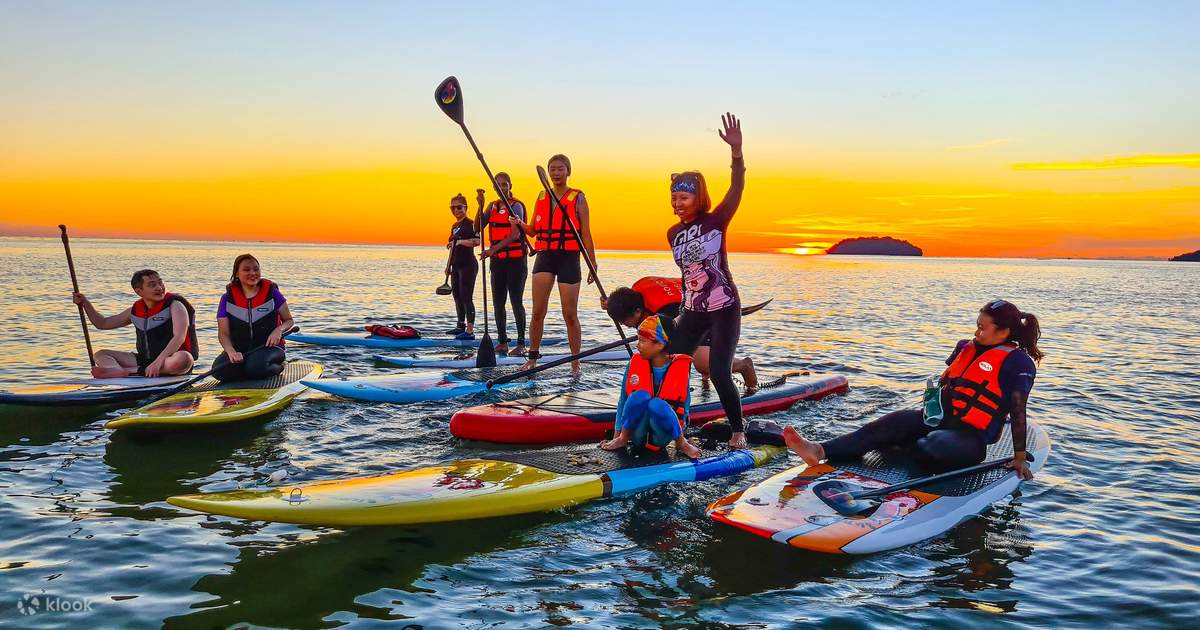 Experiencia de surf de remo al amanecer y al atardecer con traslado ...