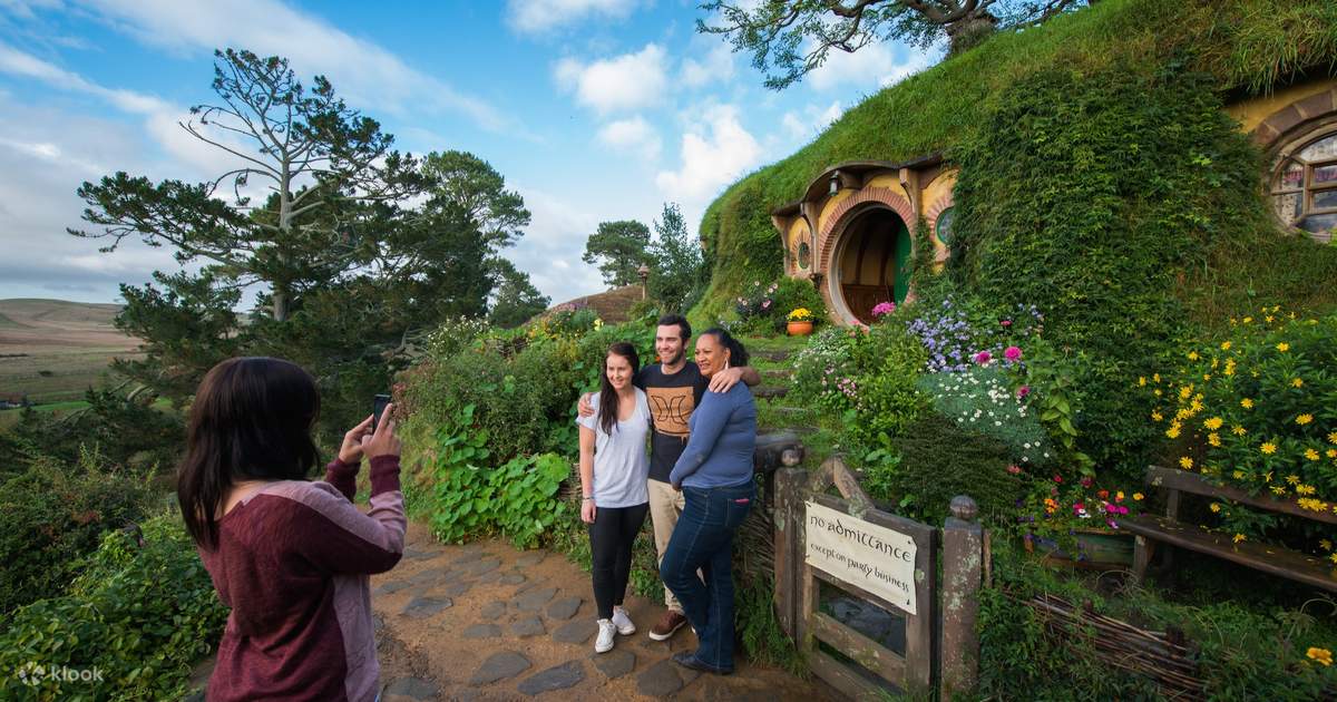 Hobbiton, Waitomo, Rotorua, Taupo & Hamilton Gardens 2-Day Small Group ...