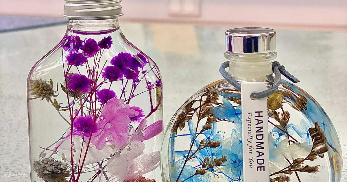 Tsim Sha Tsui Floral Floating Vase DIY Workshop - Klook Singapore