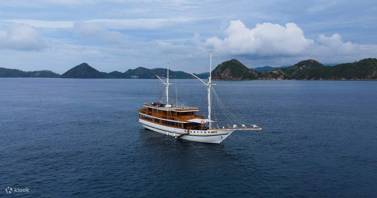 Lamain Voyages 01 Phinisi Sailing Komodo Liveaboard Labuan Bajo - Klook ...