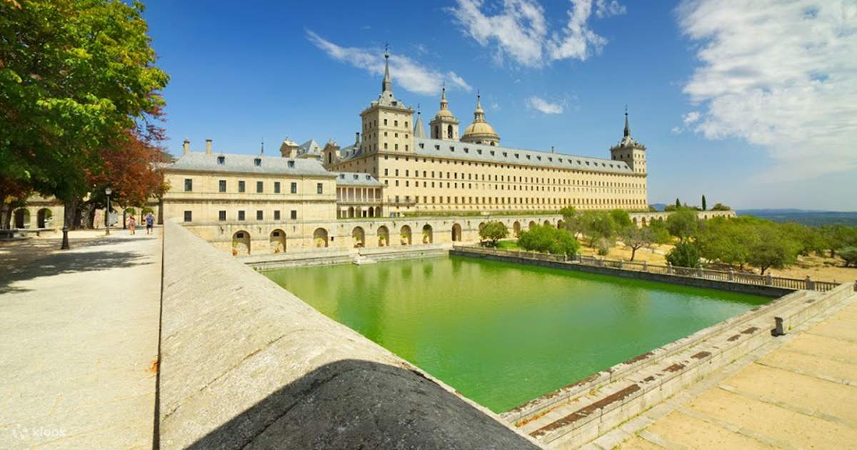 Tour Satu hari Berpemandu & Kota Tua di Biara Kerajaan San Lorenzo de ...